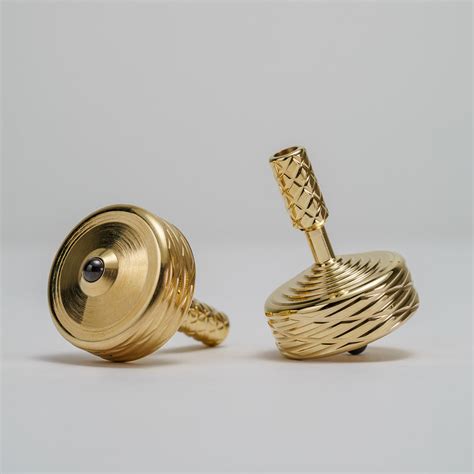 Oscar Spinning Top Brass Vorso