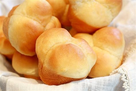 Lemon Drop Cloverleaf Rolls