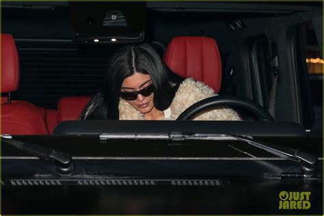 Kylie Jenner Meets Up With Friends For Dinner In Aspen Photo 4877031