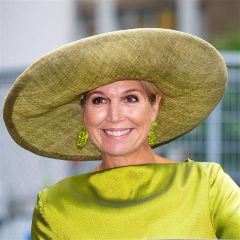 El Look De Máxima De Holanda En Su Cita Con Donald Trump Blusa Con Capa Y Una Rompedora Joya