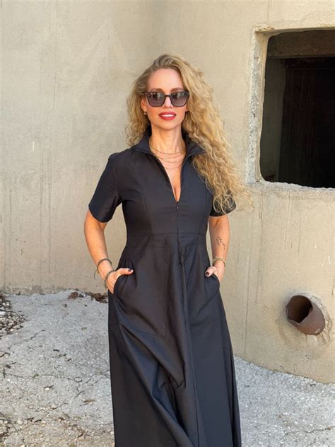 עלמה שחור שמלה מייד אין יזרעאל