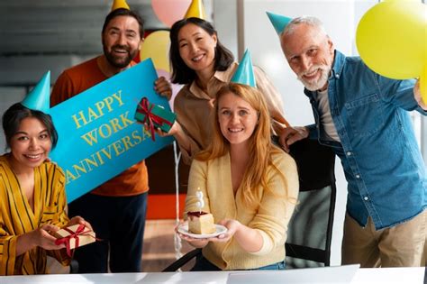 60 Deseos Y Mensajes De Aniversario De Trabajo Obea