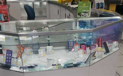 Roban Celulares Con Valor De Casi 40 Mil Pesos En Coppel Iztacalco