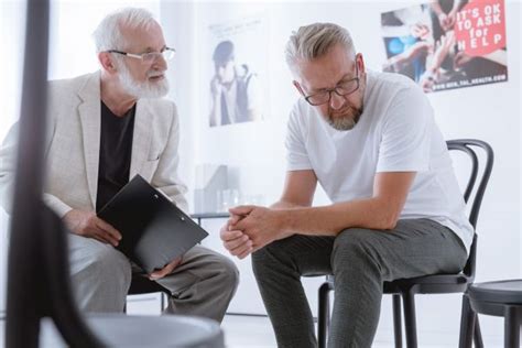 Banc Soțul și Soția Merg La Un Psiholog Cu O Listă De Plângeri Lipsă De Atenție De Sex