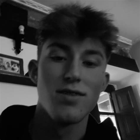 Hugo Hugopriandi • Threads Say More