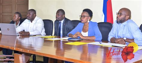 Le Ministre Du Tourisme M James Monazard Accompagné De La Directrice Générale Du Ministère