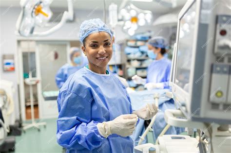 Premium Photo Anesthesiologist Checking Monitors While Sedating