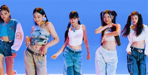 Newjeans Black Hair Kpop New Jeans Style Attractive People