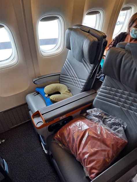 Complimentary Standard Seats Singapore Airlines At Isabel Newell Blog