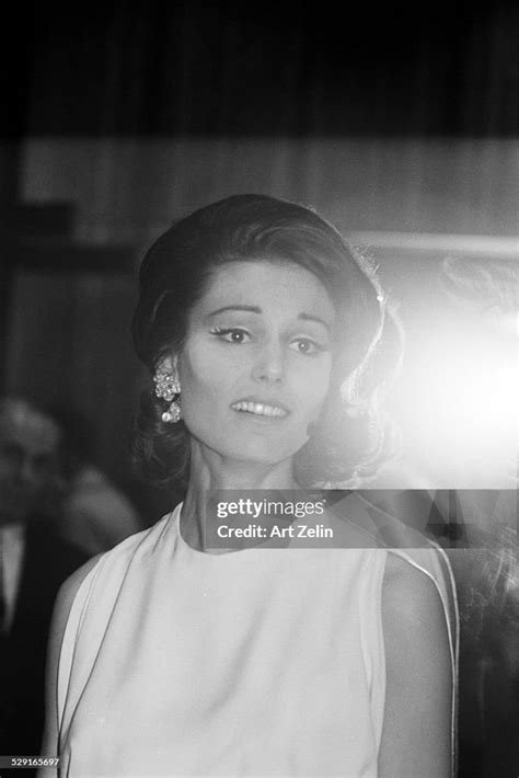 Paula Prentiss In Front Of A Mirror Circa 1970 New York News Photo