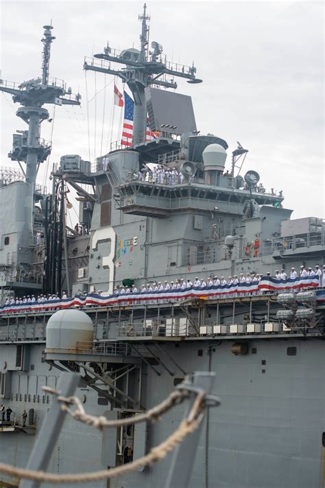 Dvids Images Uss Kearsarge Returns From Deployment Image 13 Of 14