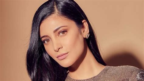 Shruti Hassan Gets Irritated As A Man Follows Her At Mumbai Airport