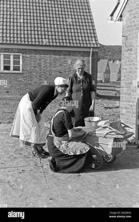 Nachwuchs In Einer Der Fischerfamilien Auf Der Halbinsel Hela In