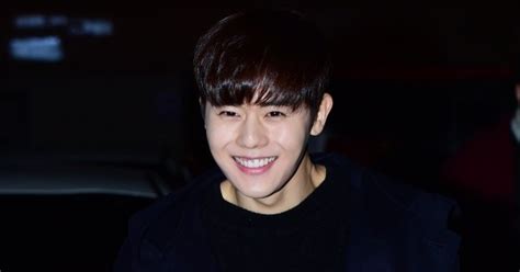 김동준 해맑은 미소 블랙 종방연