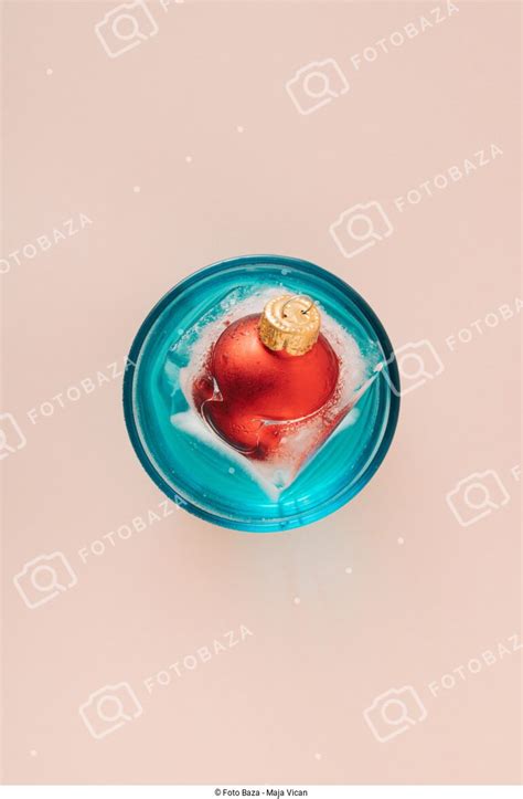 Crvena Božićna Kuglica Preuzmite Fotografiju Foto Baza