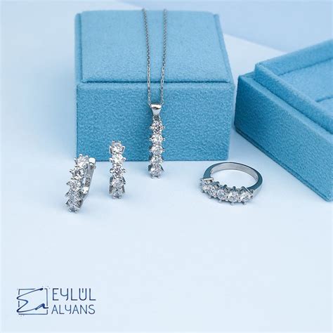 Pırlanta Modeli Gümüş Mini Set Eylül Alyans Pırlanta Modeli Gümüş Mini Set Eylül Alyans