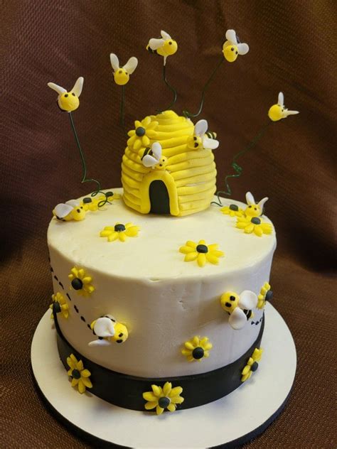 Bumble Bee Cake With Yellow Flowers