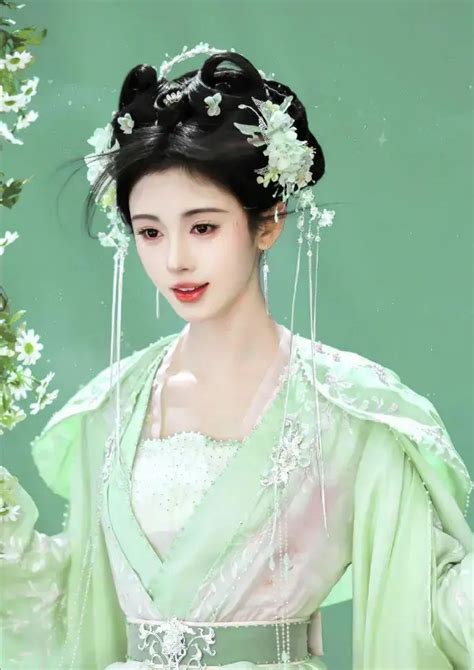 《月鳞绮纪》全员颜值天花板！鞠婧祎陈都灵双姝争艳，谁更胜一筹