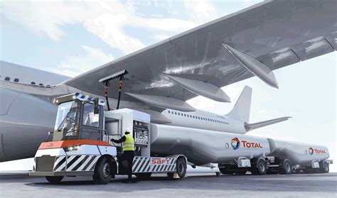Total Develops Electric Aircraft Refuelling Truck Pv Magazine Global