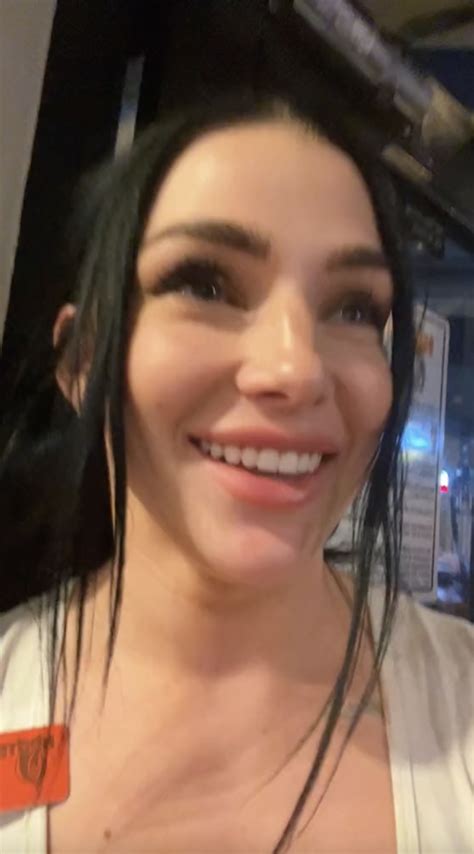 Im A Hooters Girl I Have The Perfect Revenge To Expose Creepy Men