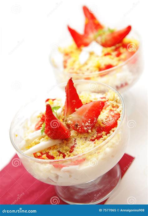 Salat Cocktail Mit Einer Erdbeere Stockbild Bild Von Essen Frisch