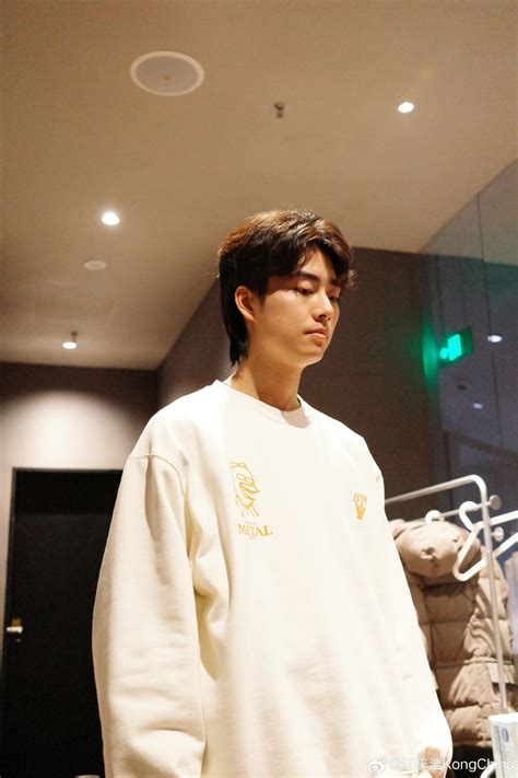 杨波澳门脱口秀演出换人，网友：现挂的梗应该会很炸腾讯新闻