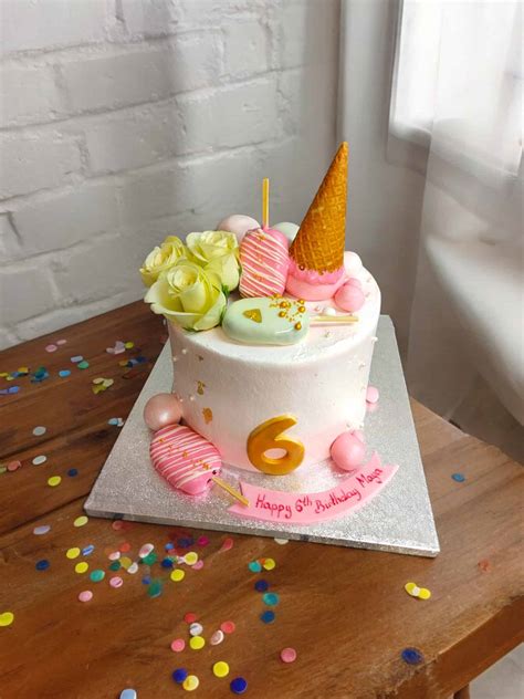 Ice Cream Cake With Fresh Flowers Gosia Cake