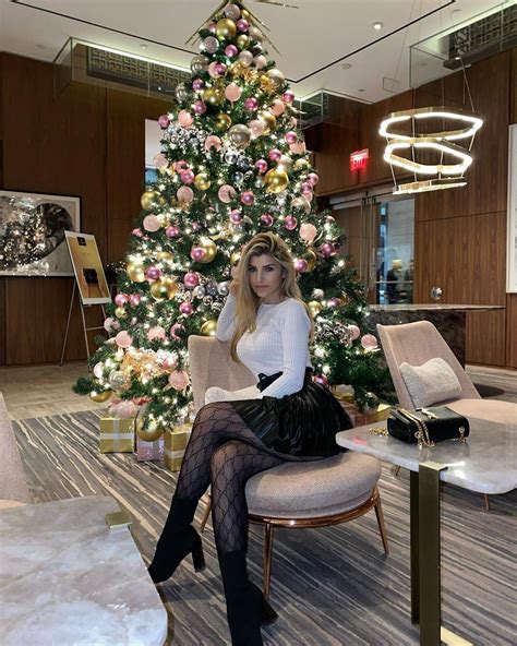 Arianna Soroush Scrolller