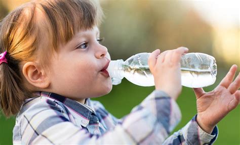 ۵ نشانه خطرناک کم آبی بدن را بشناسید و جدی بگیرید فیلم