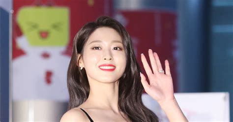 설현 남심 녹이는 치명적인 미소