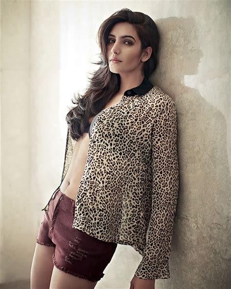 Actress Ragini Dwivedi Mesmerizing With Her Spicy Looks రాగిణి ద్వివేది గ్లామరస్ లుక్స్ Actress