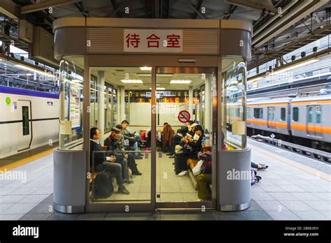 Japan Honshu Tokyo Japan Railway Jr Station Typical Platform