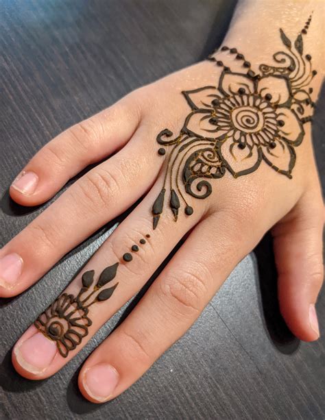 Henna Hand Tattoo Simple