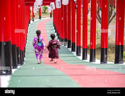 Kinder Im Kimono Fotos Und Bildmaterial In Hoher Auflösung Alamy