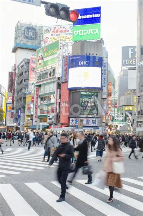 冬の渋谷スクランブル交差点 No 1358045｜写真素材なら「写真ac」無料（フリー）ダウンロードok