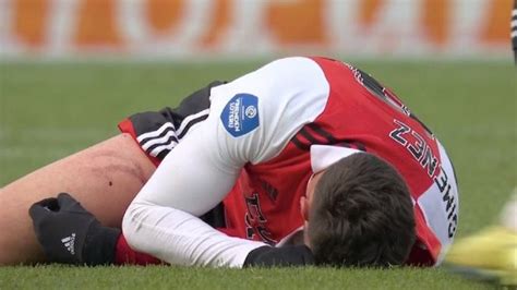 Feyenoord Vs Psv Así Quedó La Pierna De Santiago Giménez Tras Recibir