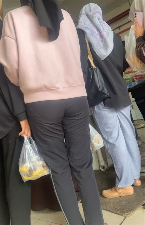 Rmai Yg Mintak Gmbar Bini Aku Pkai Tracksuit Nahh Tumbex