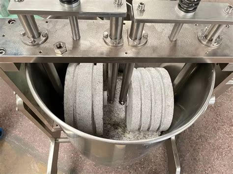Rotary Chocolate Grinding Refining Machine Chocolate Melting Grinding