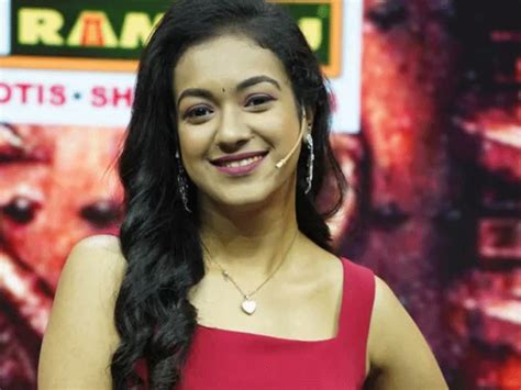 Tamil Actress Shruti Narayanans Video Leaked तमिळ अभिनेत्री श्रुती