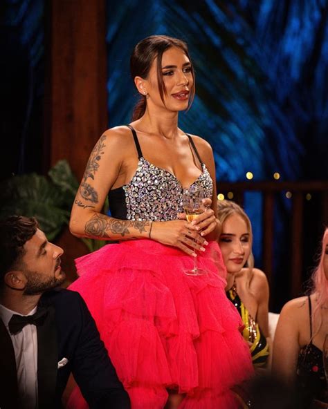 Galerie Ruža Pre Nevestu Michaela Alias Miška Měla údajně Pracovat V Bordelu Fotka 3 Extra Cz