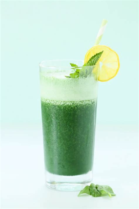 Spirulina Smoothie Recipe The Nutty Scoop From