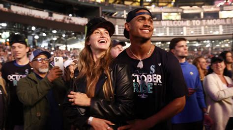 Who Is The Mariners Julio Rodriguez Dating Another Seattle Jock 96