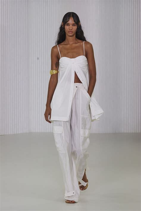 استكشفي جمال قماش اللينن الاختيار المثالي لإجازتك الصيفية مجلة هي