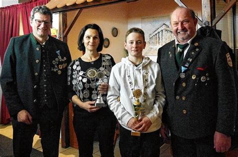 Ovb Heimatzeitungen Schützenkönige Bei Sg Edelweiß Eichfeld Ermittelt