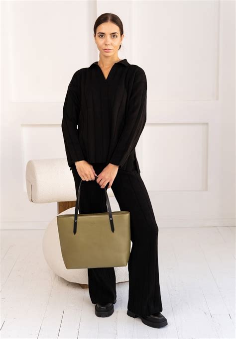 Шкіряний шопер Walker Mini оливковий Tw Walker Olive Купити в майстерні Wings