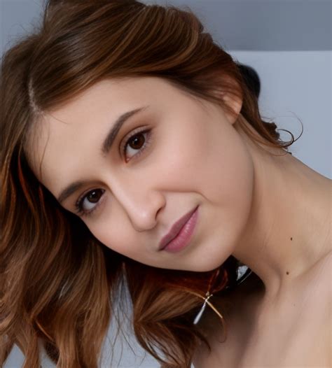 Iris Kiss Kiss Actress Wiki Weight Age Biography Boyfriend