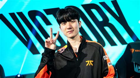 T1 Rookie Poby Undefeated In First Lec Weekend With Fnatic Esports Gg