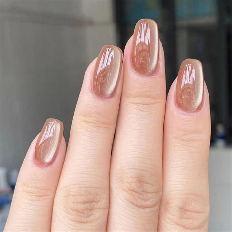 Nude Cat Eyes Short Nails