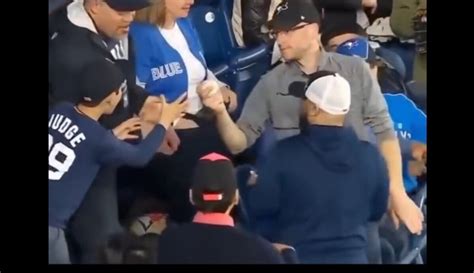 تفاوت بین انسانی که به بلوغ روانی رسیده است و کسی که هنوز در بچگی مانده است فیلم