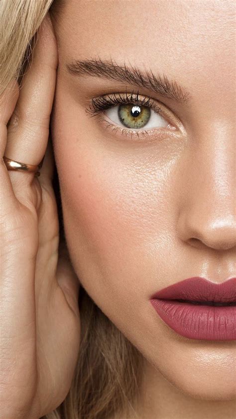 This Woman Claims Neutrogena Makeup Remover Wipes Caused A Severe Rash